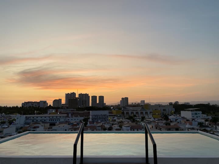 Breath-taking Rooftop. 7 Minute Walk To Beach - Conchas Chinas