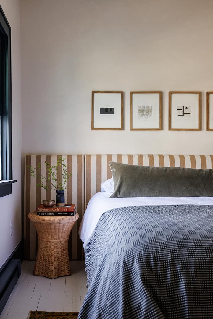 The Riverside Inn: Room No. 5 - Queen Room - Leland, MI