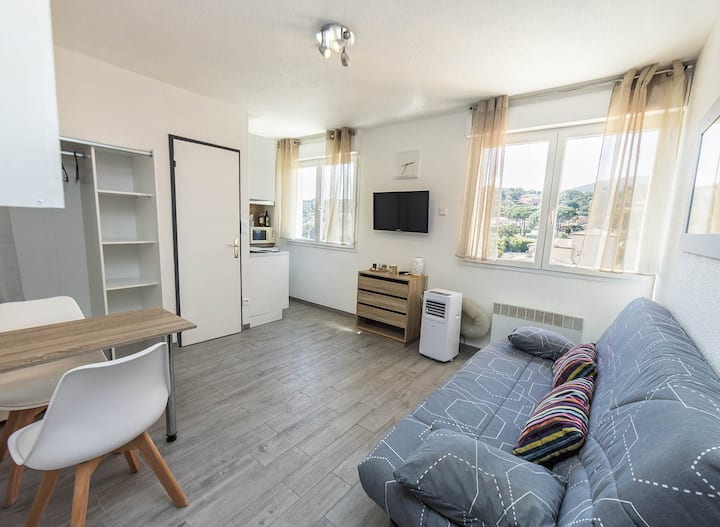 Studio Situé Au Dernier éTage Dans Une Résidence - Sainte-Maxime