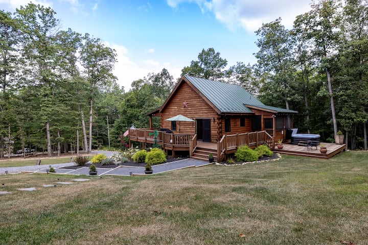 Wildwood Cabin Sleeps Up To 4 Guests W/ Hot Tub - Stanley, VA
