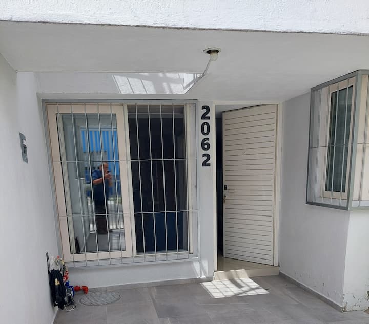 Casa Muy Bien Ubicada, Cómoda Y Bonita - Guadalajara