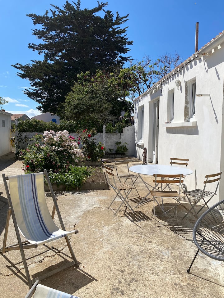 Agréable Maison Sur Cour Fleurie Plein Sud - L'Île-d'Yeu