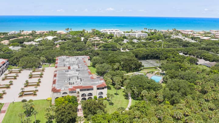 Beachside Living In Indian River Shores - Vero Beach, FL