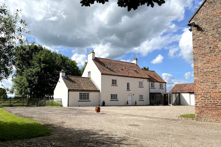 Private Top Floor Of Secluded Farmhouse - Malton