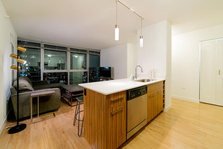 Magnificent 1br 1ba On River ~ Great Amenities - Chicago, IL
