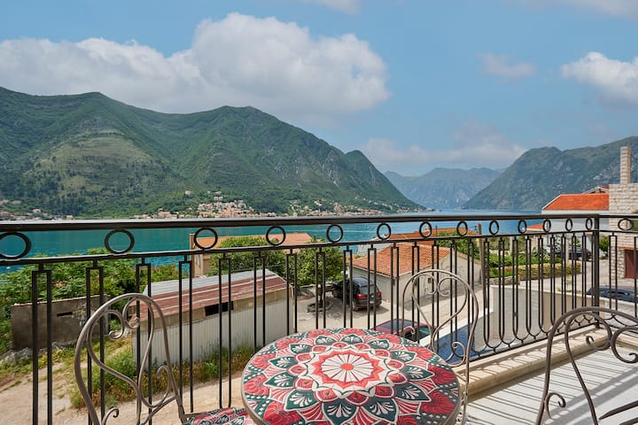 Stylish Family Apartment With Sea View And Pool - Kotor