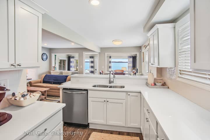 3 Bed/2 Bath Lakefront Cottage On Chain O' Lakes - Fox Lake, IL