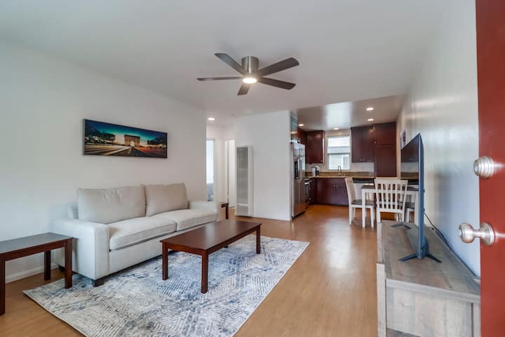Centrally Located 2-bedroom Condo With Parking - Old Town - San Diego