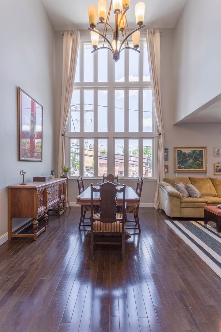 Lovely, Pet Friendly Condo W/ King Bed & Parking! - Oak Park