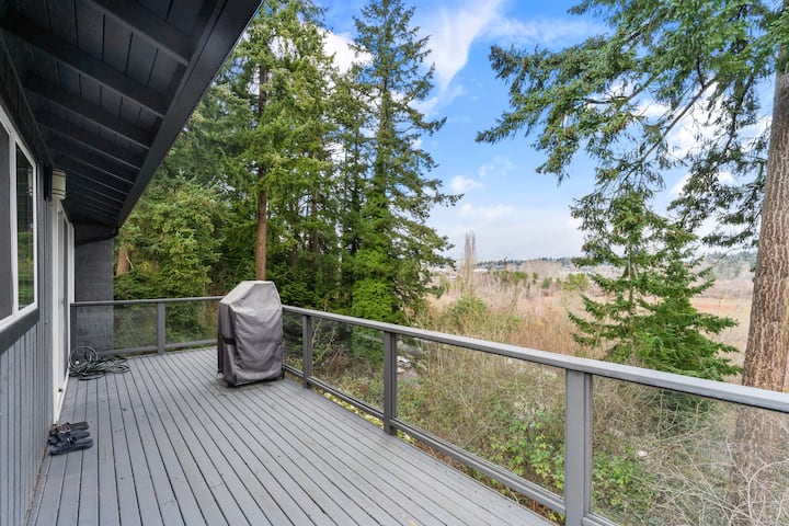 Spacious Bellevue Retreat Comfort & Prime Location - Bellevue, WA