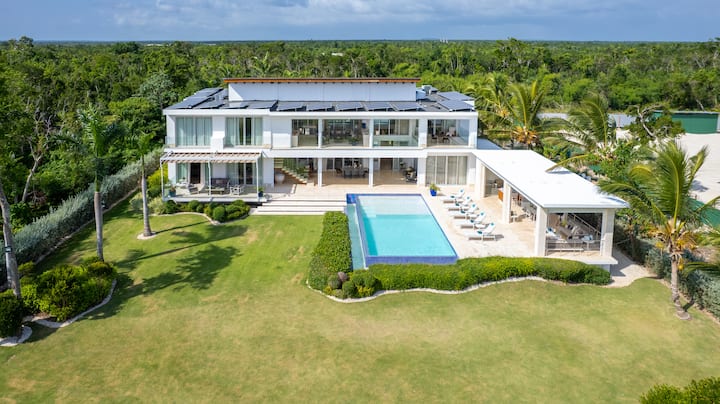 Villa Aguasanta- 5 Bedroom Luxury Golf Villa - Punta Cana