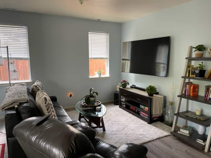 Conveniently Located, 3 Br W/ Relaxing Patio - Eugene, OR