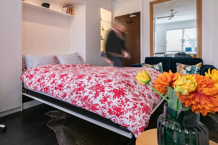 Modern, Stylish Studio With Art Deco Flair - Kensington