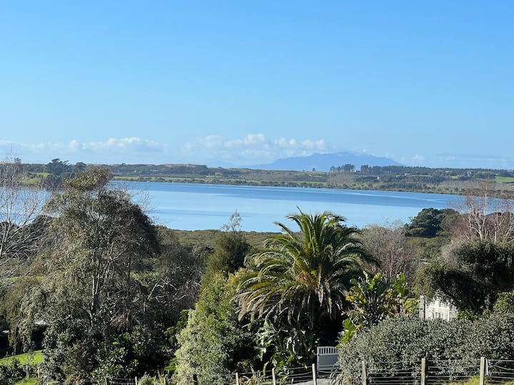 Modern 3 Bed Home With Estuary View In The Village - Mangawhai