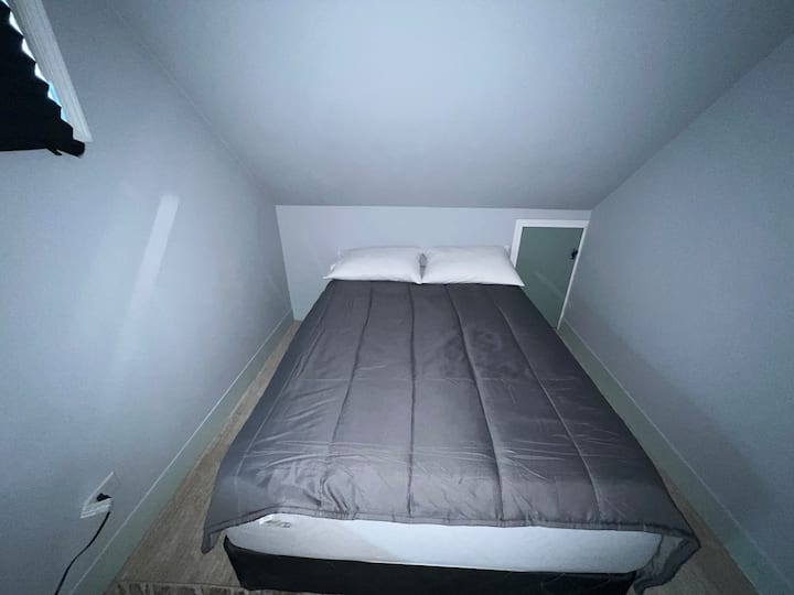 2nd Floor With 1 Bedroom And Bathroom, Tv Room - Dauphin