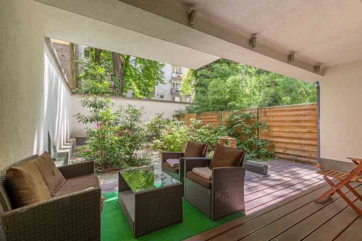 Charming Apartment With Quiet Garden In Downtown - Budapest