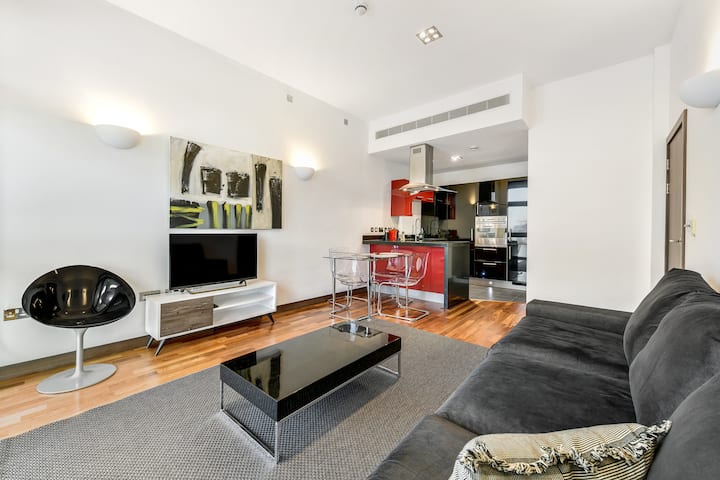 Lovely One Bedroom Riverside Apartment With Views. - Chelsea