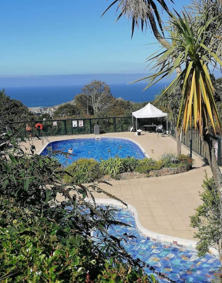 Lovely Holiday Home Sleeps 8 With Shared Pool - St Ives