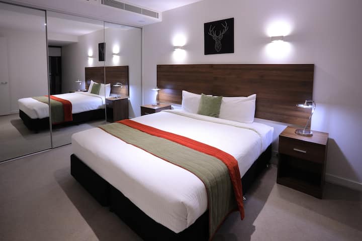 Two Bedroom Two Bathroom Apt On Flinders Street - Melbourne