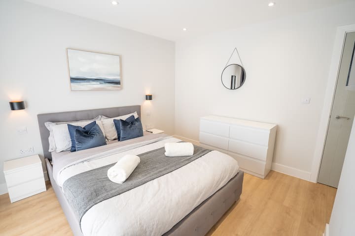 Luxury 1 Bedroom Ground Floor Apartment 2 - London Gatwick Airport (LGW)