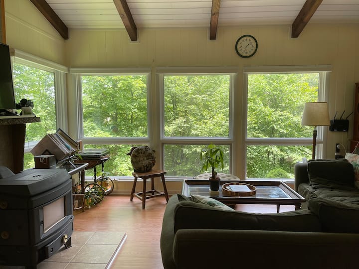 The Sugar Cube: Serene Charm & Vintage Vibes - Banner Elk, NC
