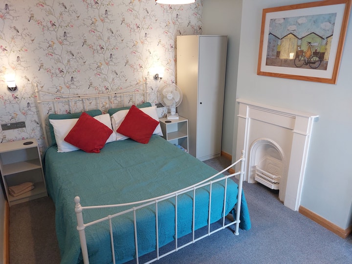 Room 2 Quiet Double - Ensuite - Thornham