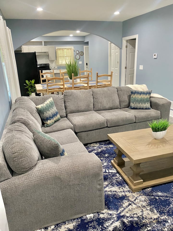 Cheerful 6 Bedroom Home! - オマハ, NE