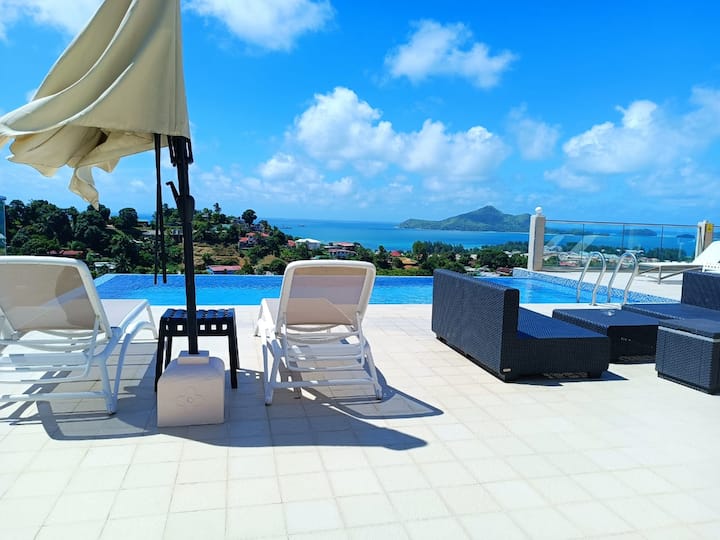 Maison L'horizon: Spacious One-bedroom Apartment - Victoria