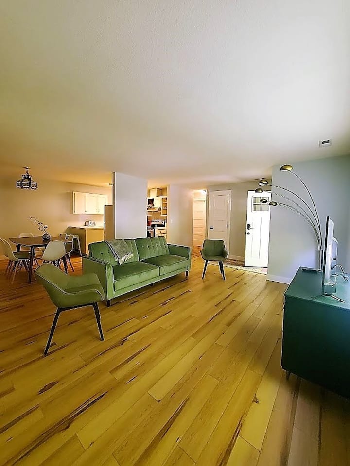 Urban/beach Complex! Downtown! Free Bikes/kayak! - Coeur d'Alene, ID