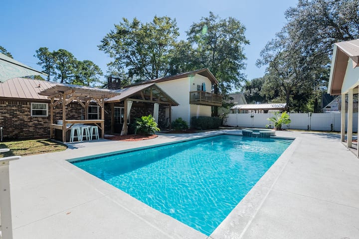 Spacious 4 Bedroom W/pool & Guesthouse Old Town - Bluffton, SC