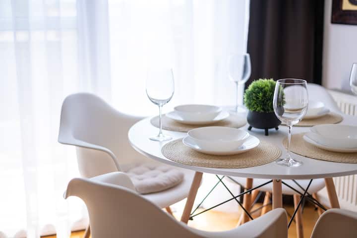 Business And Travel Lounge With Private Parking - Timișoara