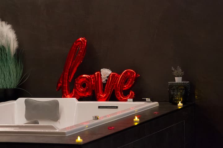 Loveroom A Theme
Casanova's Home Love - Isère