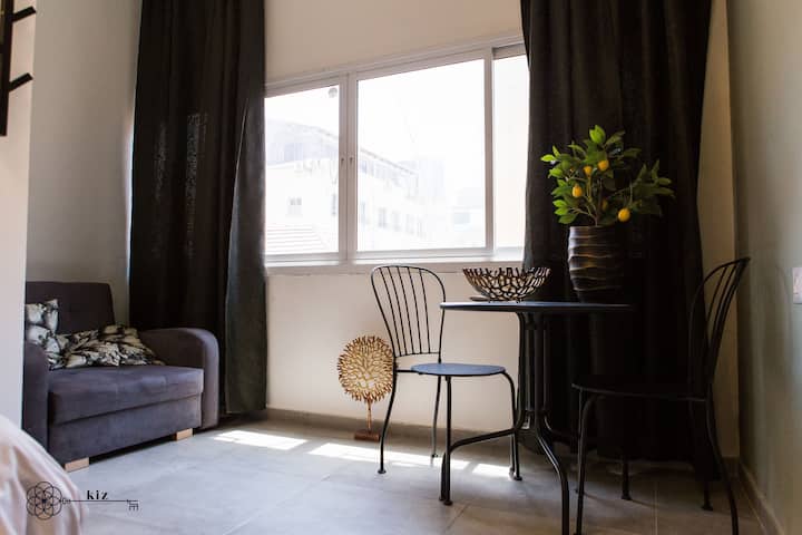Allenby Studio - Shelter In The Building - Tel Aviv