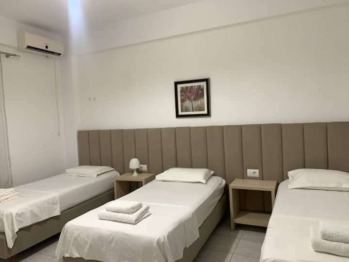 Familiar Studio In Ksamil!spacious Balcony! - Ksamil