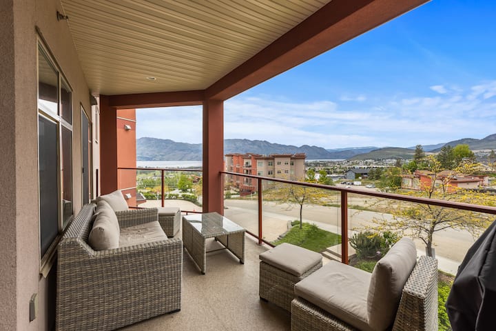Incredible 2 Bedroom Condo W/hot Tub & Great Views - Canada