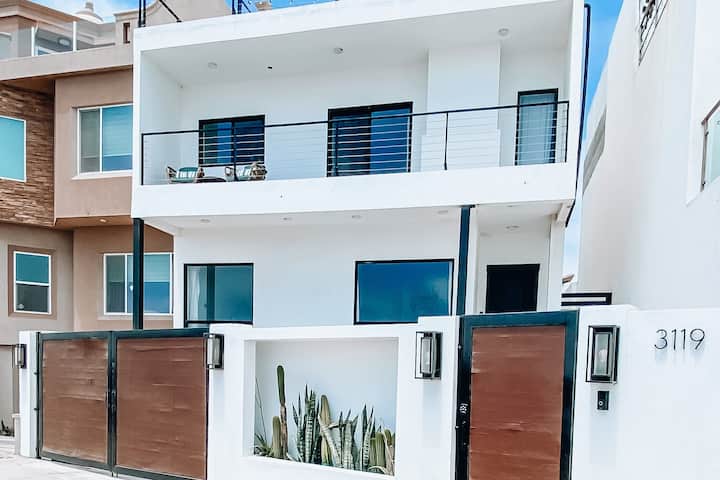 *Beachfront House* With Rooftop & Beach Access. - Ensenada