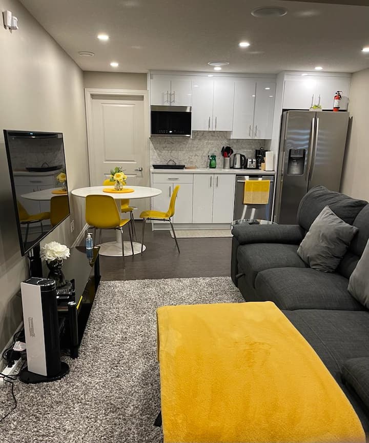 Eden Suite -One Bedroom Walkout Basement Apartment - Airdrie