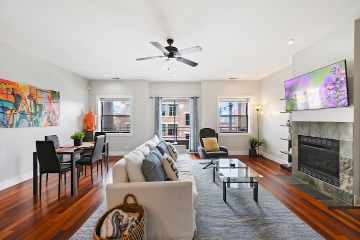 Wonderful Wicker Park 2bd/2ba W/ Patios +Parking - Chicago, IL