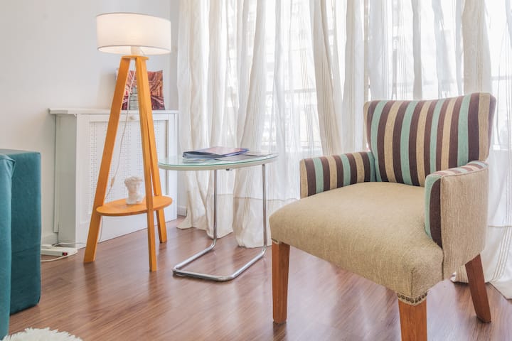 Amplio Depto. Zona Obelisco: Luz Comodidad Balcón - Buenos Aires