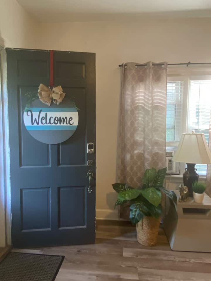 Cozy Downtown Charm - Jackson, TN