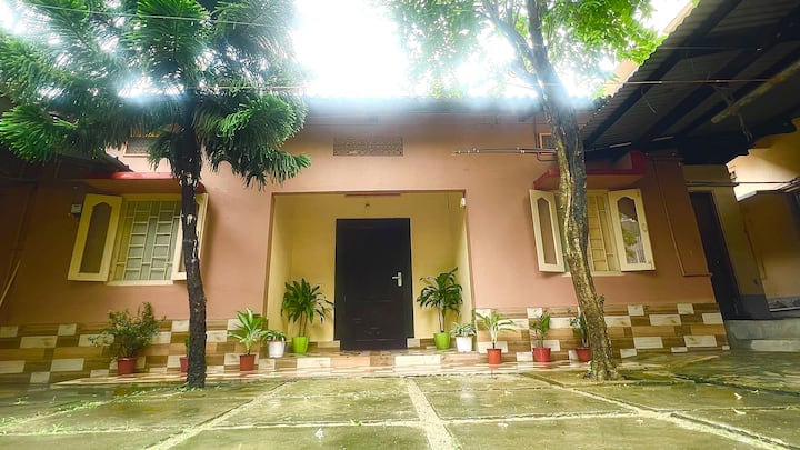 Ekora- A Basic Home With Free Parking In Premises. - Guwahati