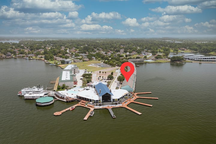 Beautiful Conroe Lake View & Fishing On Balcony - Conroe, TX