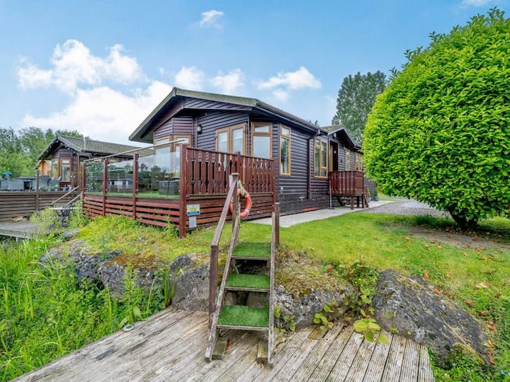 Serenity Lakeside Lodge Luxury Rustic Lodge - Carnforth