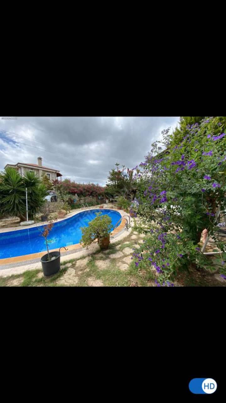 Sessiz Sakin Havuzlu Keyfli Villa - Datça