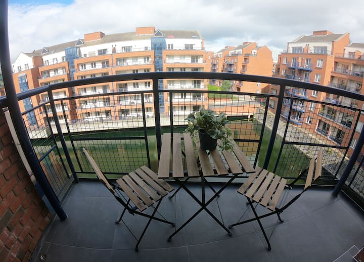 Designer Apartment W/balcony In The Ifsc - Dublin