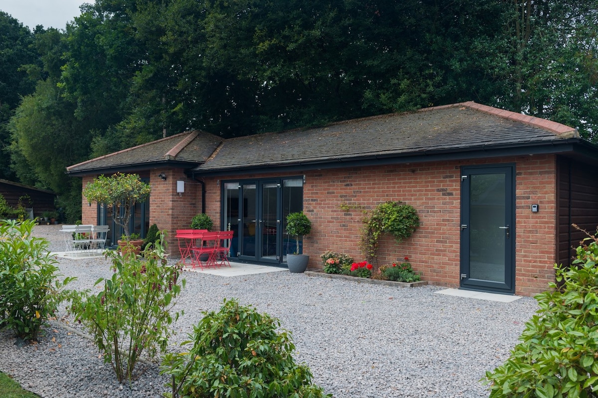 Beekeepers Cottage 2 Bed Cottage New Forest - Guesthouses for Rent in ...