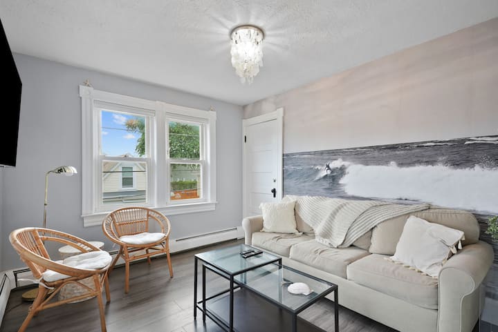 The Surf Shack-  Adorable 2 Br Walk To Waterfront - Bristol, RI