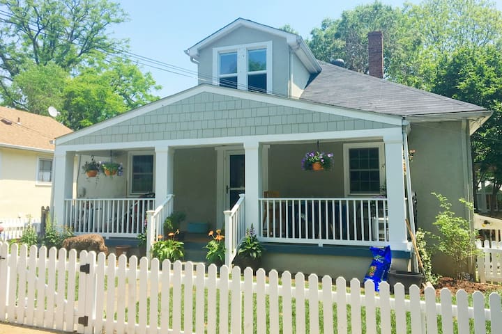 Belmont Cottage | Downtown, Cozy, & Peaceful! - Charlottesville, VA