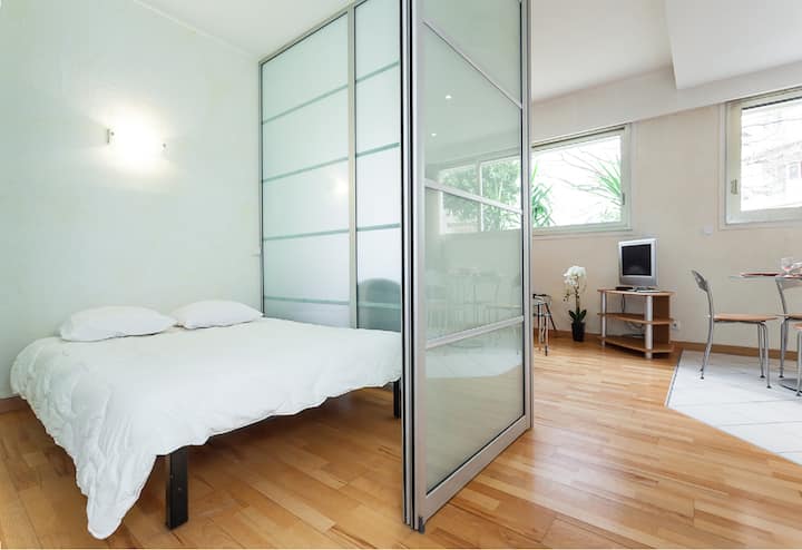 Business Studio Juste Derrière L'hotel Martinez - Cannes