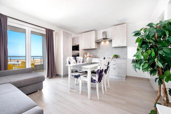• Nearbeach Apt Vulle B I • Balcony • Parking - Makarska
